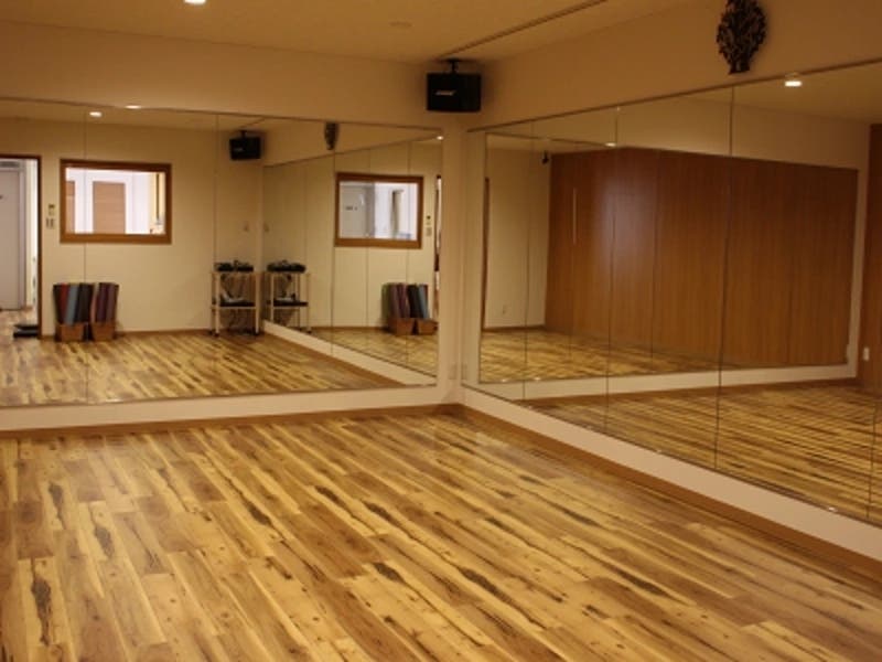 【西大路御池駅から徒歩4分】個人練習や少人数での振り付け制作にぴったりのコンパクトなスタジオ！集中できる環境が整っています！の写真1