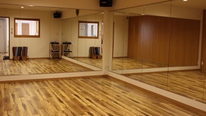 【西大路御池駅から徒歩4分】個人練習や少人数での振り付け制作にぴったりのコンパクトなスタジオ!集中できる環境が整っています!の写真1