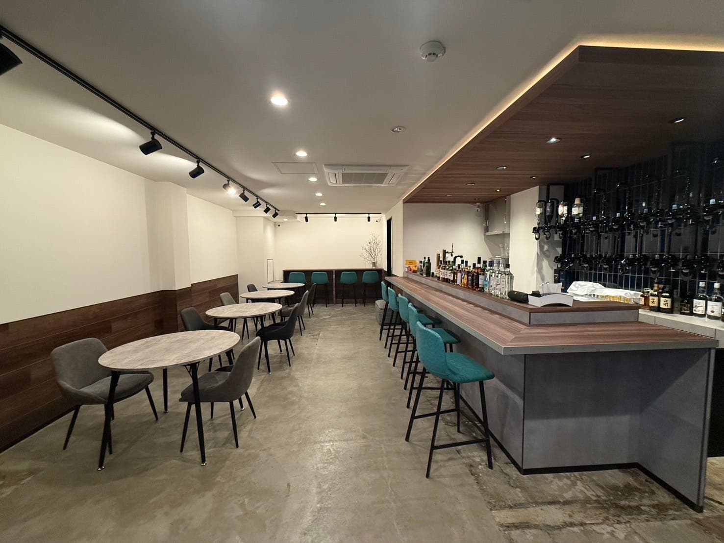 八王子駅から徒歩2分のおしゃれバーカウンター空間 l パーティ・交流会。イベントに最適の写真2