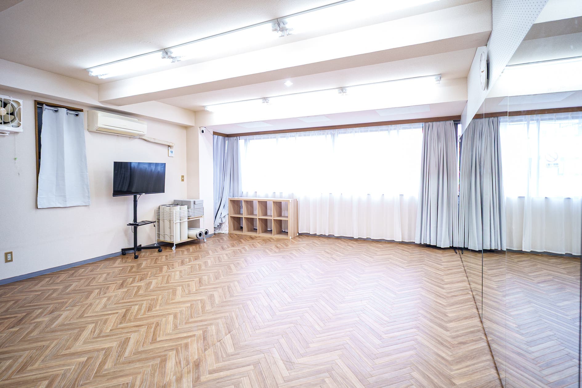 特別価格継続中🎉【横浜エリア|天王町駅6分】リニューアルしました✨37㎡広々空間♪ダンス・ヨガ・楽器演奏等におすすめ☆大型鏡の写真3