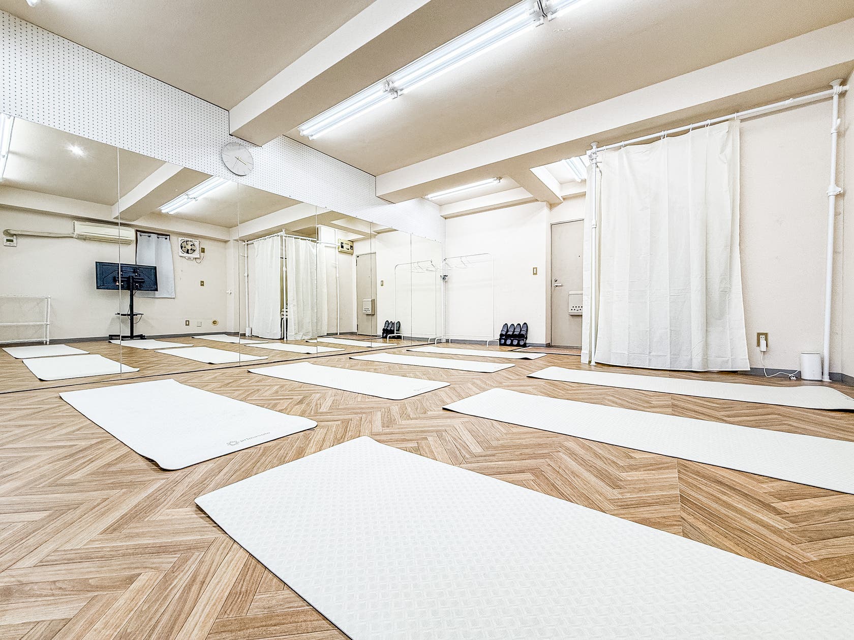 特別価格継続中🎉【横浜エリア|天王町駅6分】リニューアルしました✨37㎡広々空間♪ダンス・ヨガ・楽器演奏等におすすめ☆大型鏡の写真4