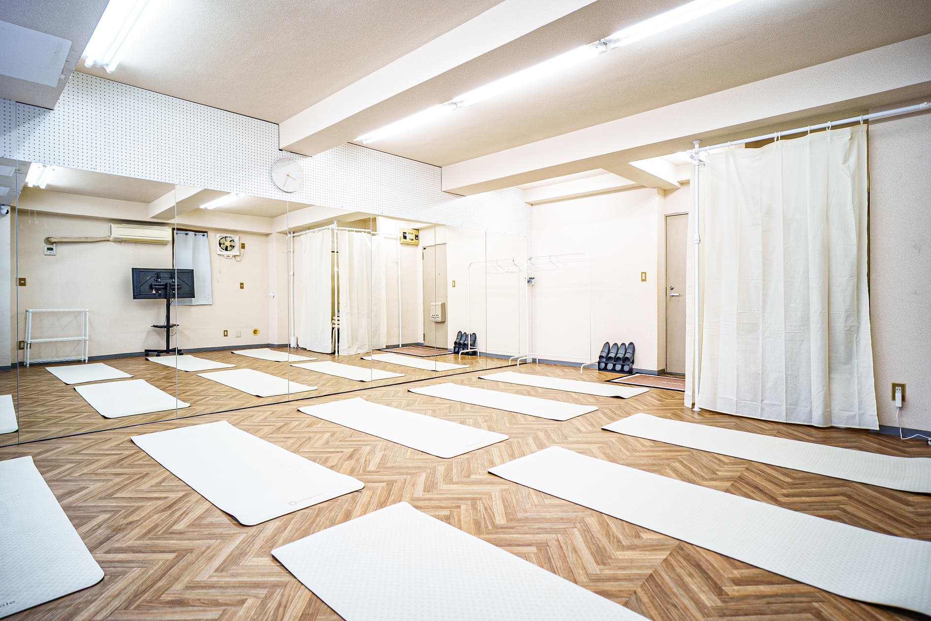 特別価格継続中🎉【横浜エリア|天王町駅6分】リニューアルしました✨37㎡広々空間♪ダンス・ヨガ・楽器演奏等におすすめ☆大型鏡の写真9