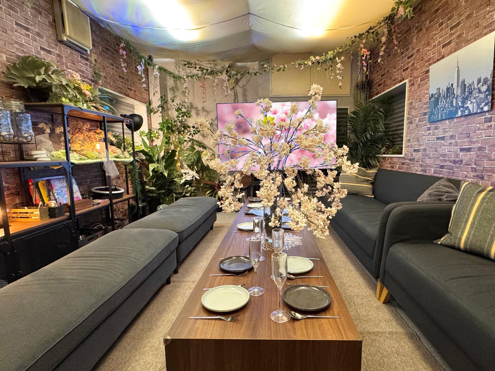 🌸インドア花見開催中!!🌸神田駅徒歩5分🚃本格電気式ピザ窯🍕75インチ大画面テレビ📺 14名ソファー席🛋️の写真2