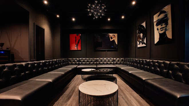 池尻大橋にある、アートに囲まれたおしゃれな個室の写真1