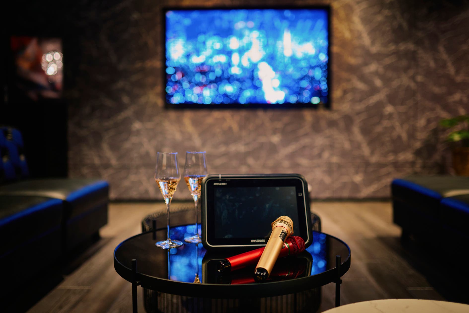 池尻大橋にある、アートに囲まれたおしゃれな個室の写真2