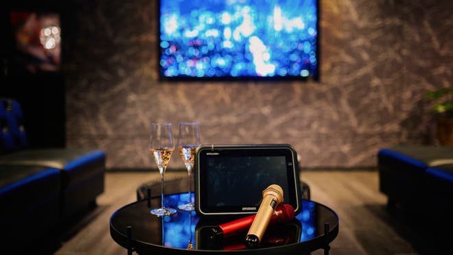 池尻大橋にある、アートに囲まれたおしゃれな個室の写真2