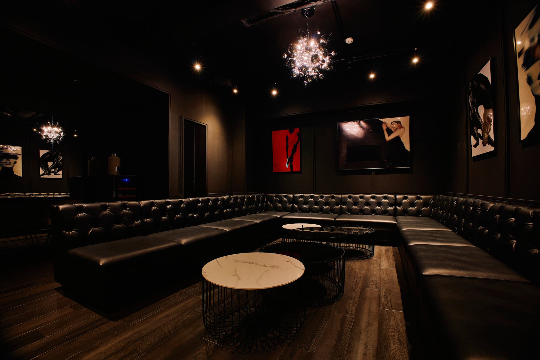 池尻大橋にある、アートに囲まれたおしゃれな個室の写真3