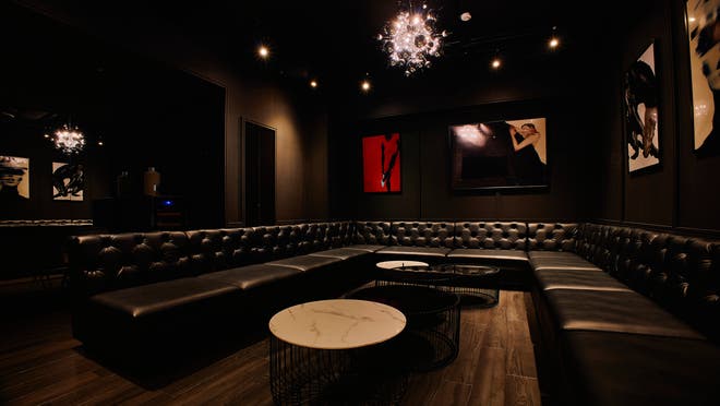 池尻大橋にある、アートに囲まれたおしゃれな個室の写真3