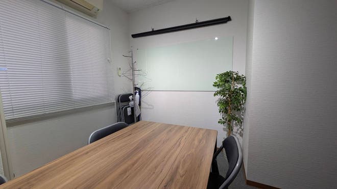 【博多駅徒歩圏内】半防音で重要な会議にも◎/テレワーク/勉強会に!最大6名/Wi-Fiプロジェクター完備の写真4