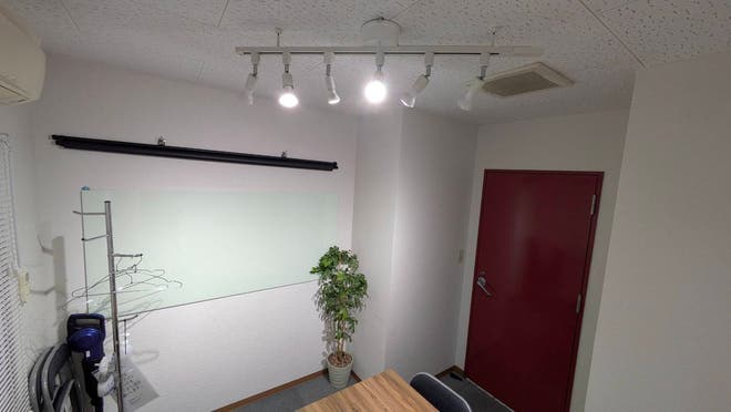 【博多駅徒歩圏内】半防音で重要な会議にも◎/テレワーク/勉強会に!最大6名/Wi-Fiプロジェクター完備の写真5