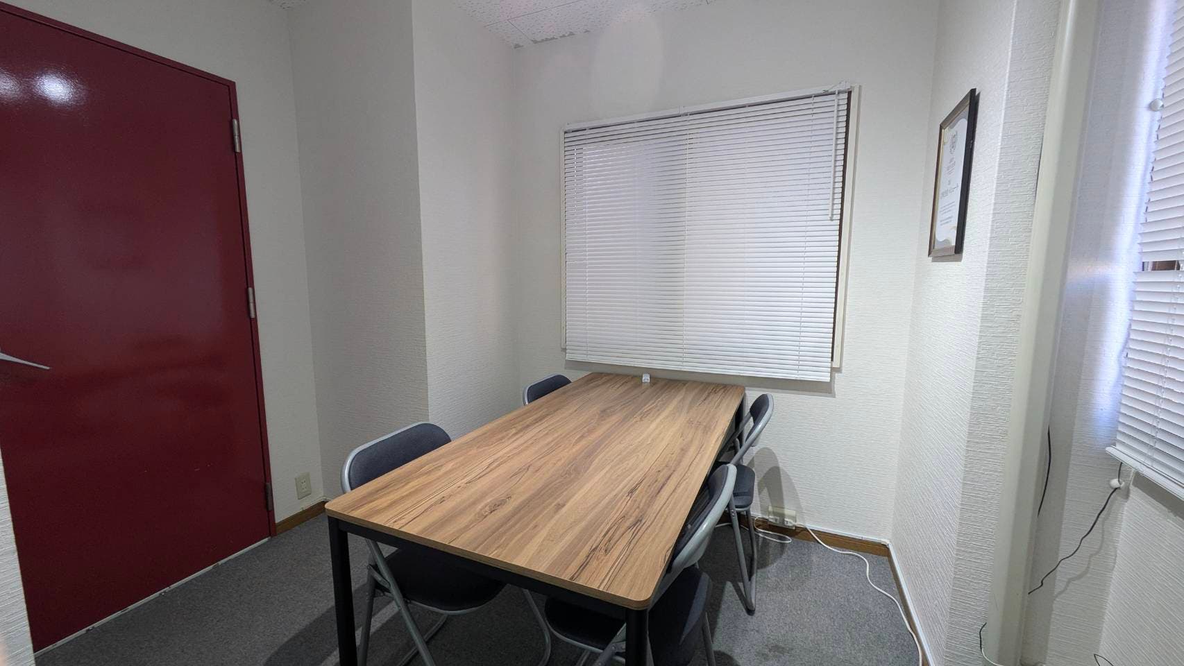 【博多駅徒歩圏内】半防音で重要な会議にも◎/テレワーク/勉強会に！最大6名/Wi-Fiプロジェクター完備の写真3