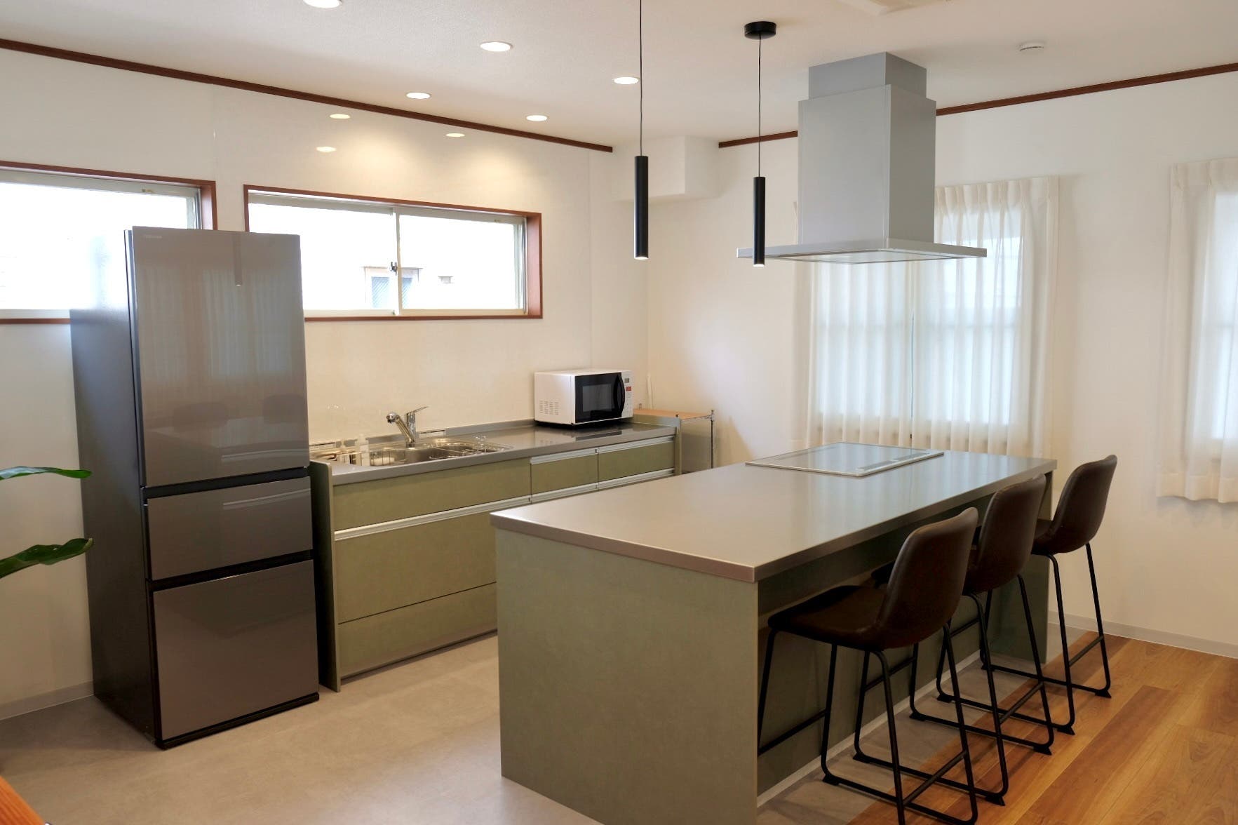 南町田グランベリーパーク駅徒歩2分｜おしゃれな50㎡スペース新登場！｜アイランドキッチン＋プロジェクター｜最大20名の写真3