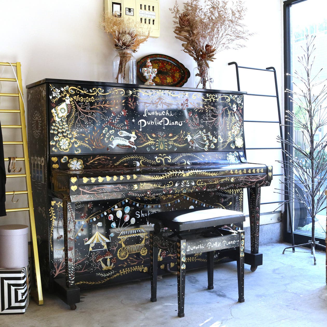 調律済みピアノ常設｜天井高の開放的な倉庫スタジオ｜撮影・イベント・ワークショップにの写真3