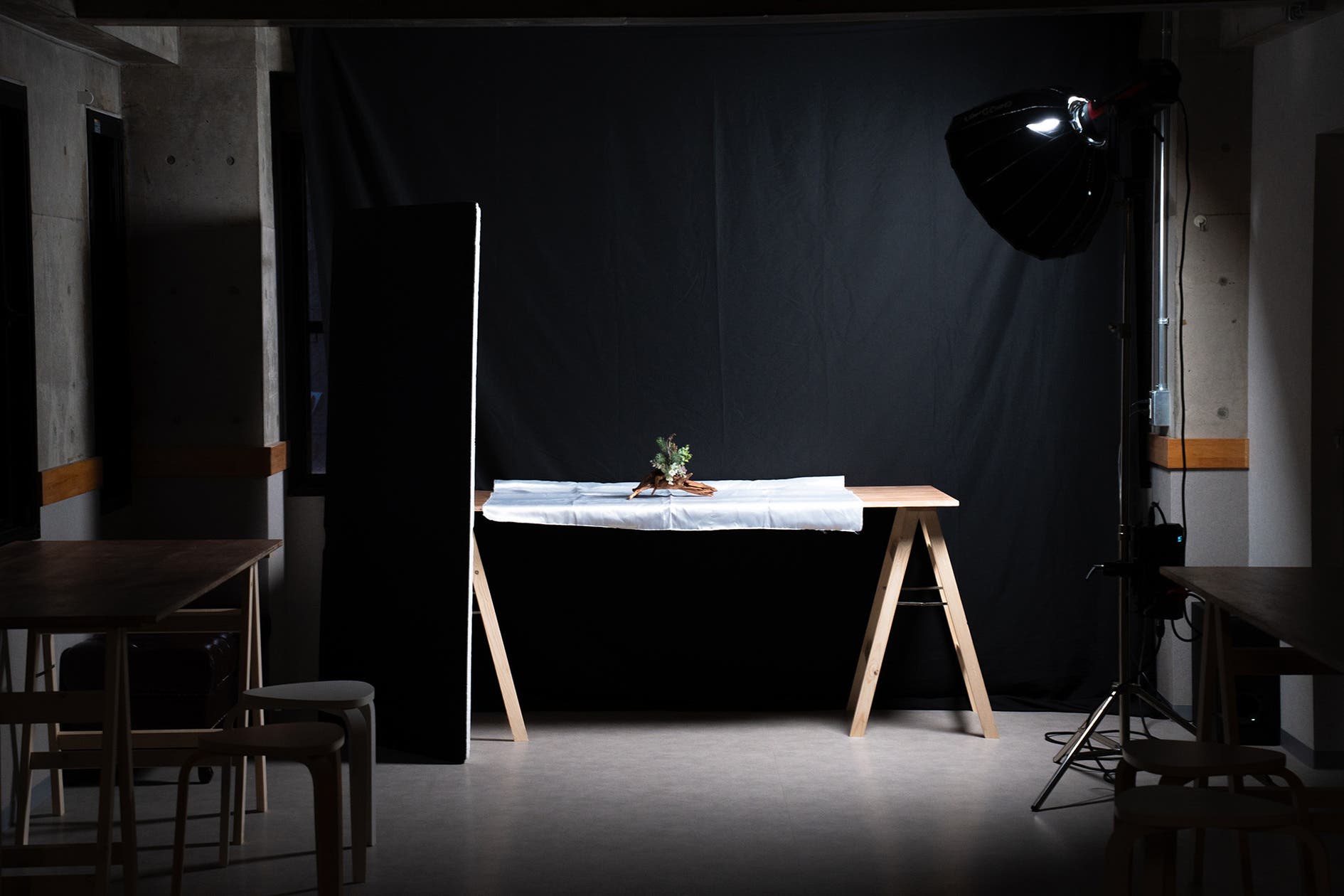 【二子玉川10分/41㎡長方形空間】撮影会社運営のスタジオ&遊び場｜撮影,イベント,個展,オフ会｜プロ機材,ミニキッチン,小物の写真3