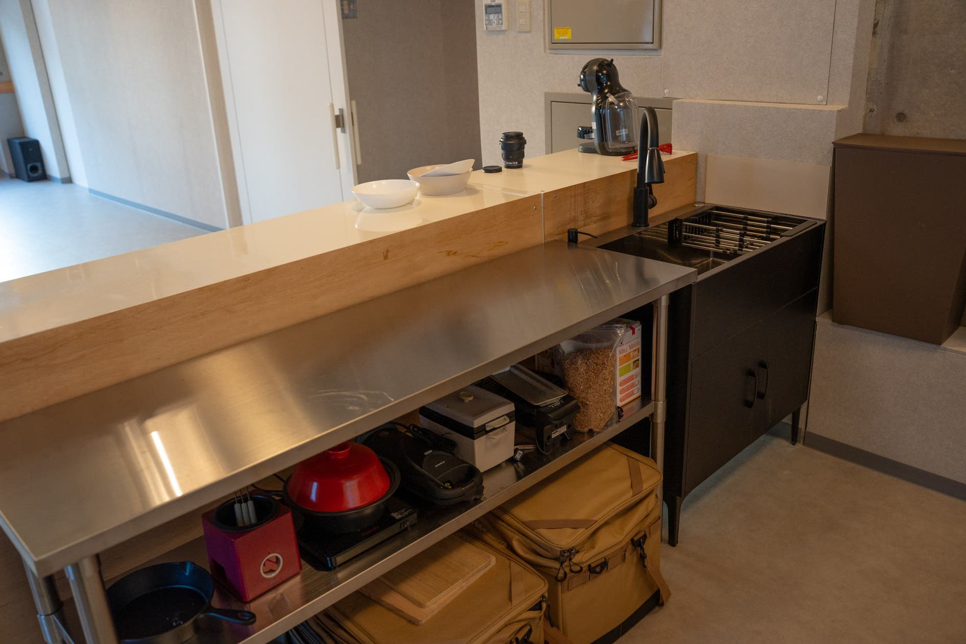 【二子玉川10分/41㎡長方形空間】撮影会社運営のスタジオ&遊び場｜撮影,イベント,個展,オフ会｜プロ機材,ミニキッチン,小物の写真7