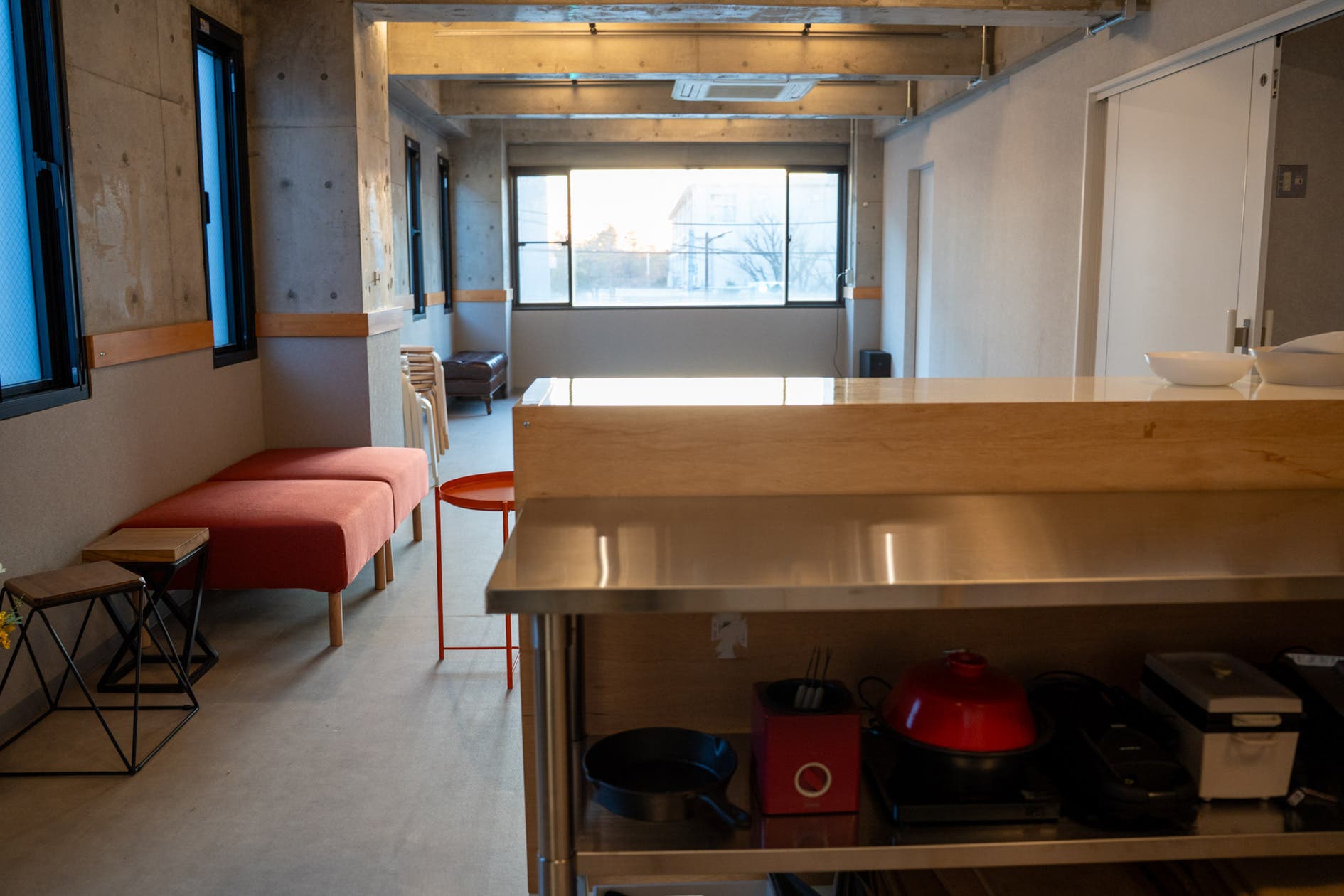 【二子玉川10分/41㎡長方形空間】撮影会社運営のスタジオ&遊び場｜撮影,イベント,個展,オフ会｜プロ機材,ミニキッチン,小物の写真11