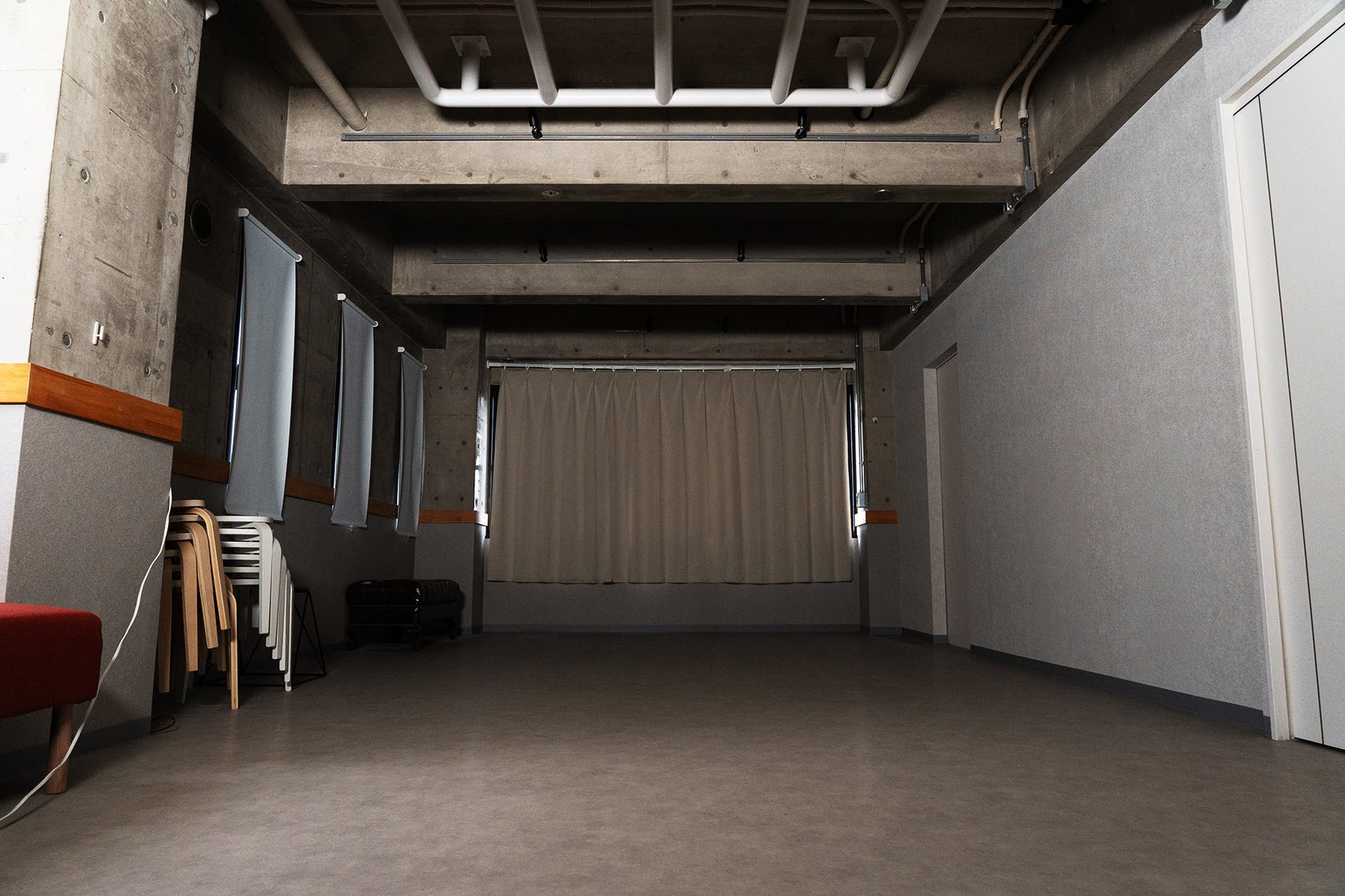 【二子玉川10分/41㎡長方形空間】撮影会社運営のスタジオ&遊び場｜撮影,イベント,個展,オフ会｜プロ機材,ミニキッチン,小物の写真5