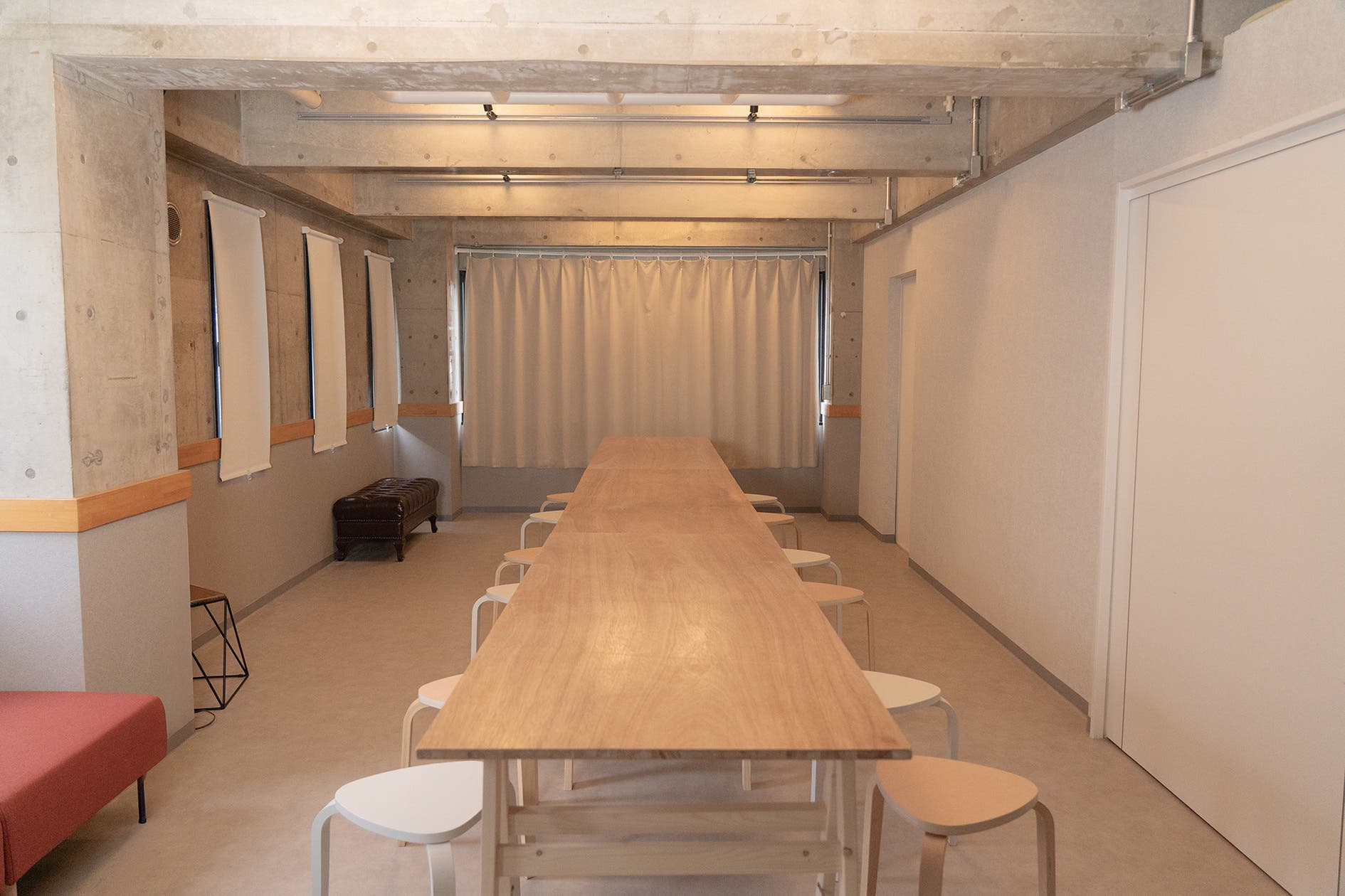 【二子玉川10分/41㎡長方形空間】撮影会社運営のスタジオ&遊び場｜撮影,イベント,個展,オフ会｜プロ機材,ミニキッチン,小物の写真12