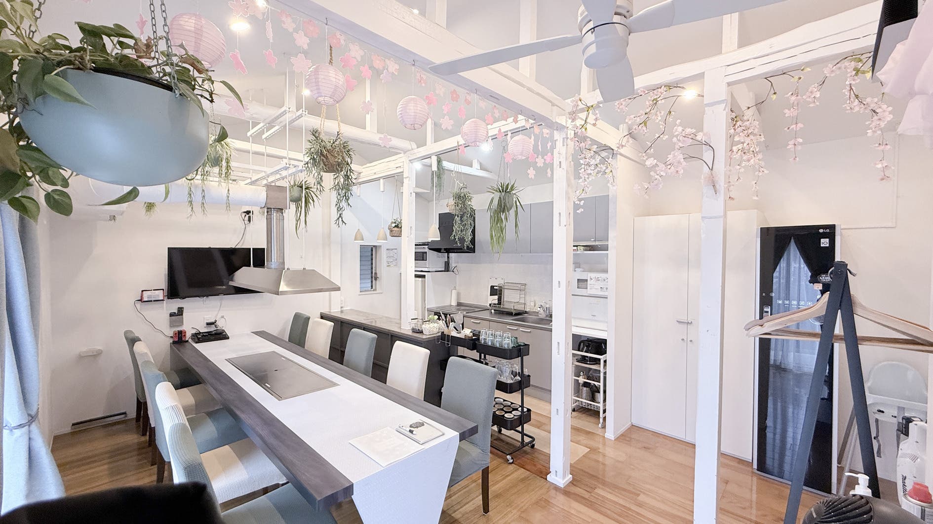 【インドア花見🌸北松戸駅徒歩７分】一軒家🏠駐車場2台🌈🚗キッズルーム＆10名着席可の鉄板付広々ダイニングテーブル🧸の写真1