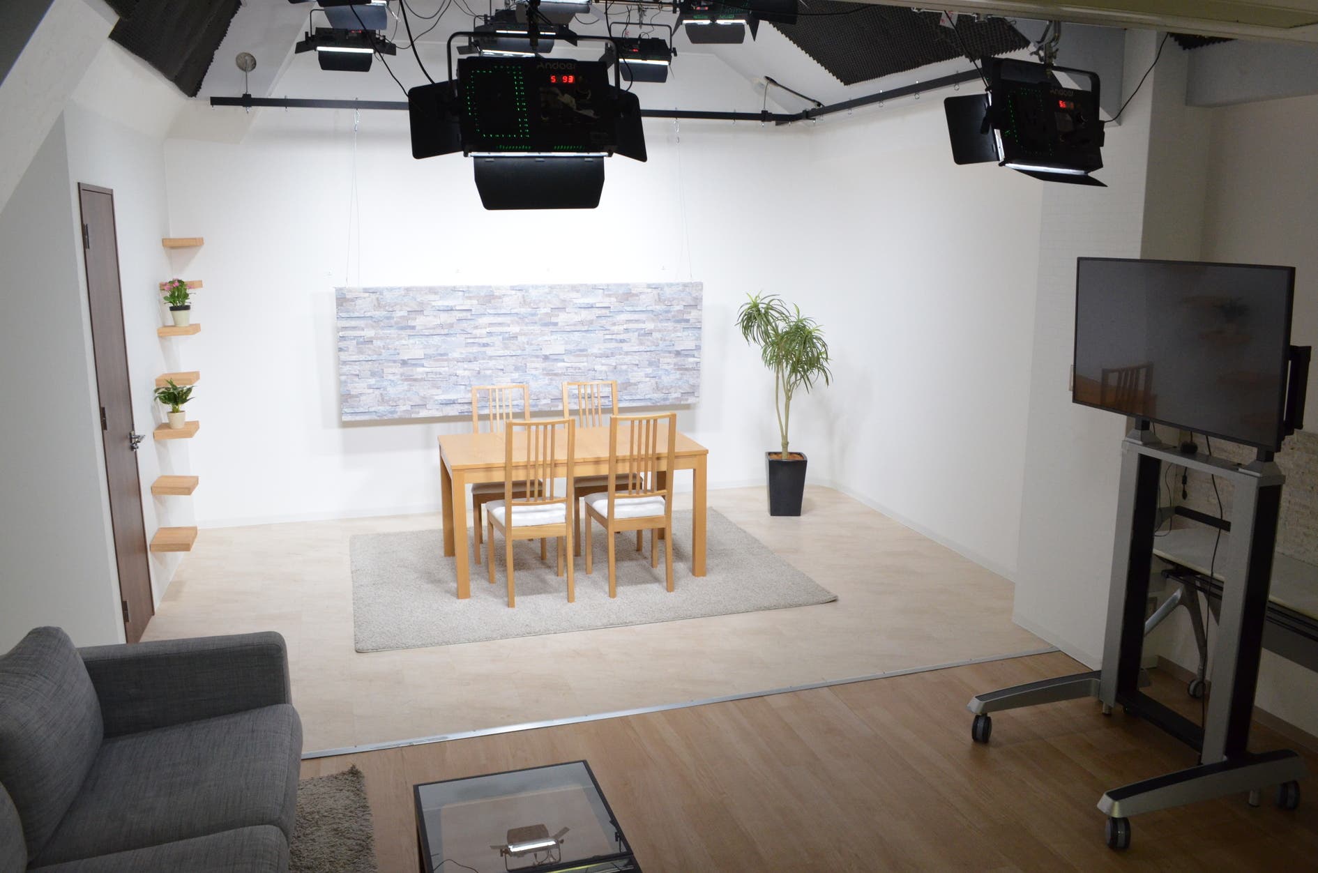 配信・対談に特化！　リビング常設スタジオ｜クロマキー撮影OK｜インタビュー撮影・番組収録・動画配信まで幅広く対応！の写真1