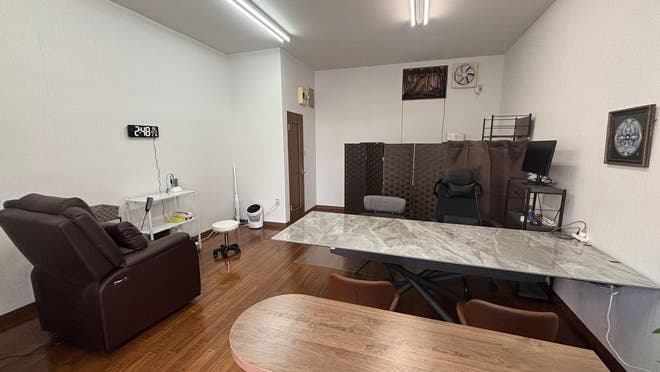 【箱崎駅 徒歩10分】【無料駐車場1台】会議室•サロン•撮影の写真1