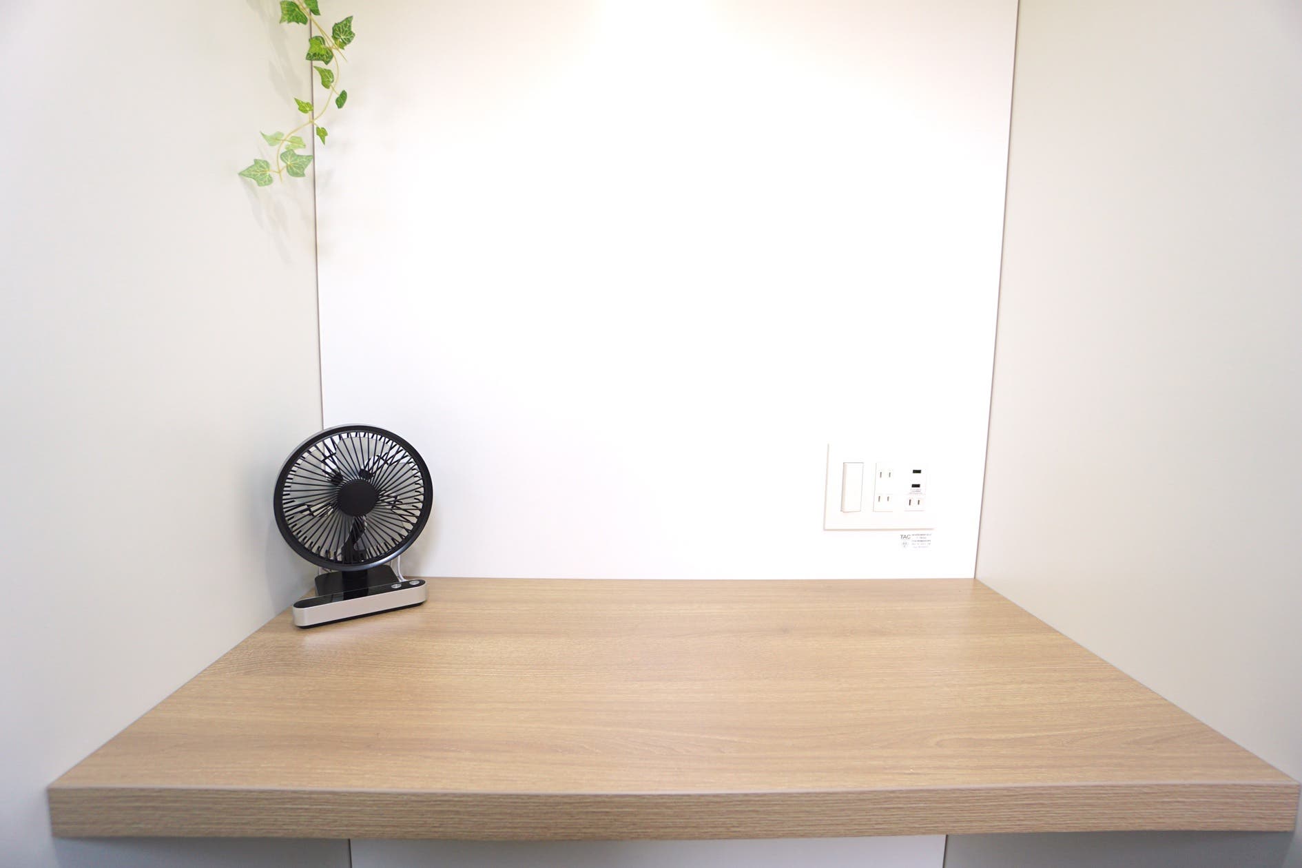 ＜駅チカ書斎 日暮里No.1＞1人用完全個室ブース💼24H🈺高速光Wi-Fi📶電源🔌テレワーク/Web面談/作業の写真3