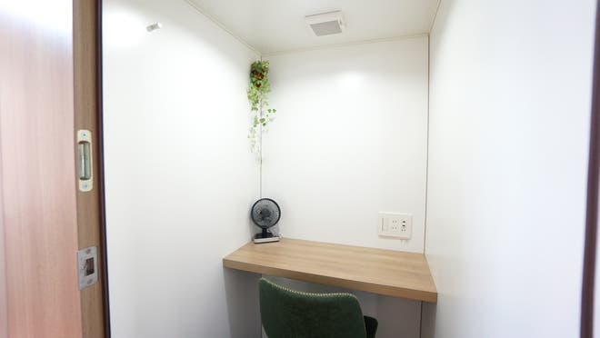 <駅チカ書斎 日暮里No.1>1人用完全個室ブース💼24H🈺高速光Wi-Fi📶電源🔌テレワーク/Web面談/作業の写真4