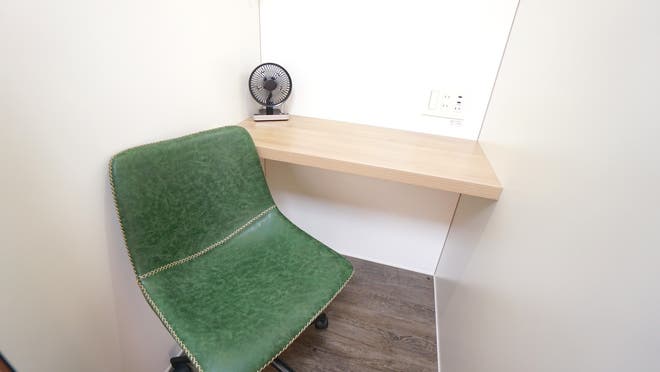 <駅チカ書斎 日暮里No.1>1人用完全個室ブース💼24H🈺高速光Wi-Fi📶電源🔌テレワーク/Web面談/作業の写真1