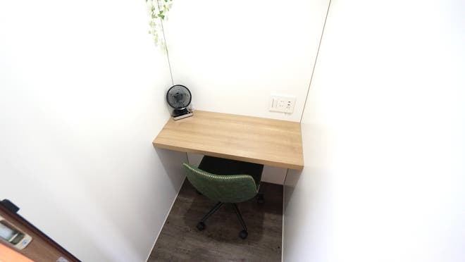 <駅チカ書斎 日暮里No.3>1人用完全個室ブース💼24H🈺高速光Wi-Fi📶電源🔌テレワーク/Web面談/作業の写真2