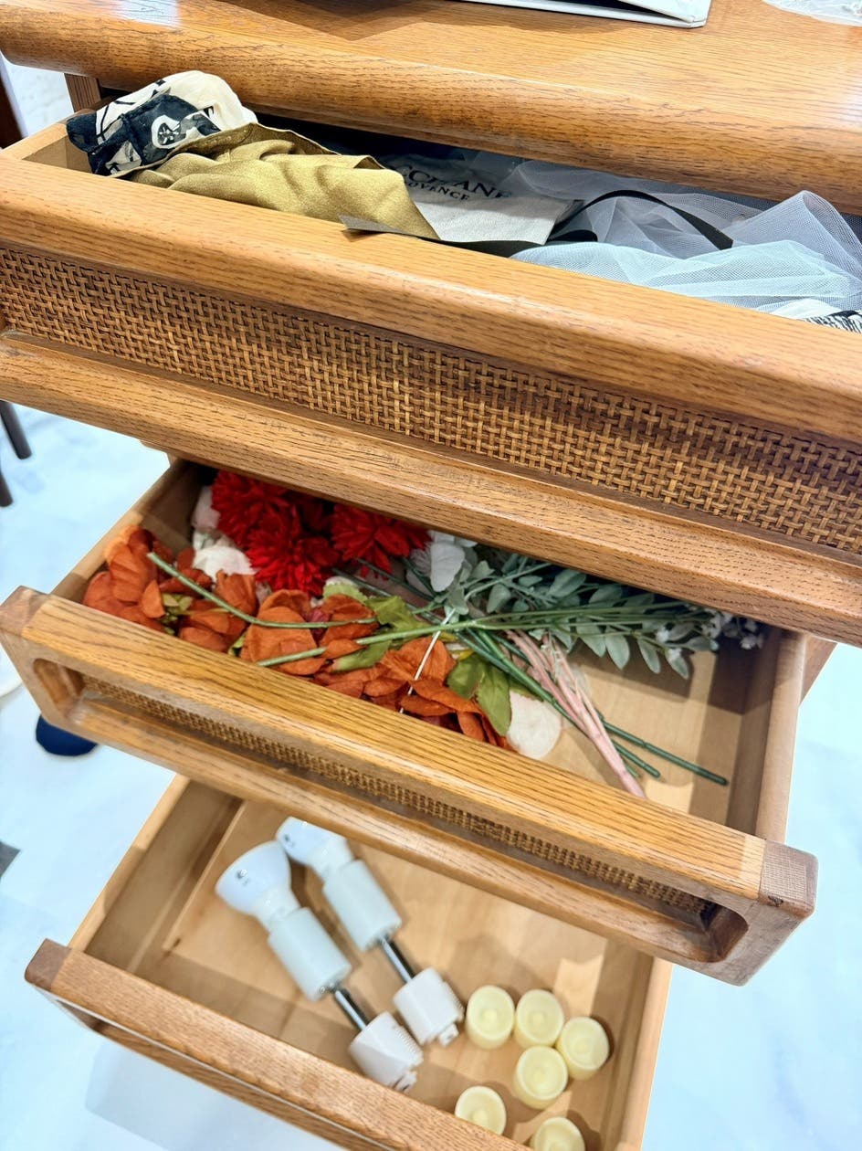 自然光の入る白壁・マリメッコ壁紙の撮影スタジオ！ヘアセット用にシャワー室完備☆ペット撮影にも♪の写真10