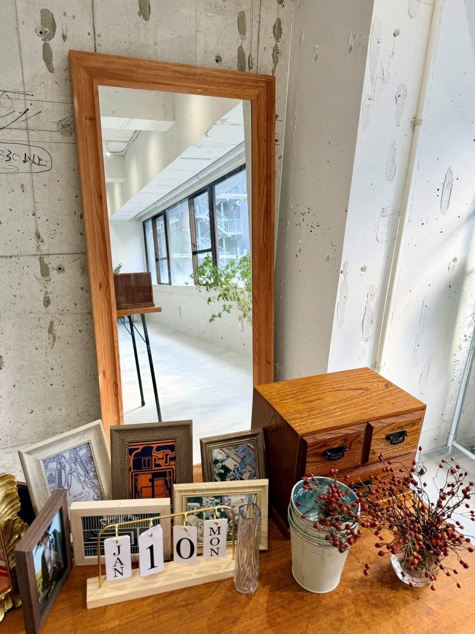 自然光の入る白壁・マリメッコ壁紙の撮影スタジオ！ヘアセット用にシャワー室完備☆ペット撮影にも♪の写真11