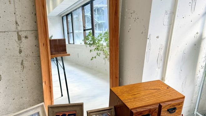 自然光の入る白壁・マリメッコ壁紙の撮影スタジオ!ヘアセット用にシャワー室完備☆ペット撮影にも♪の写真11