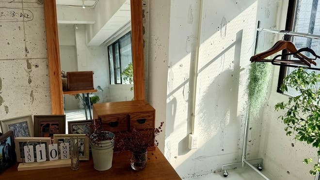 自然光の入る白壁・マリメッコ壁紙の撮影スタジオ!ヘアセット用にシャワー室完備☆ペット撮影にも♪の写真12