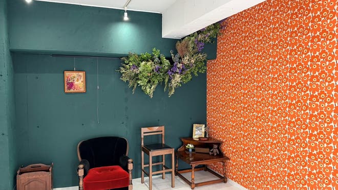 自然光の入る白壁・マリメッコ壁紙の撮影スタジオ!ヘアセット用にシャワー室完備☆ペット撮影にも♪の写真5