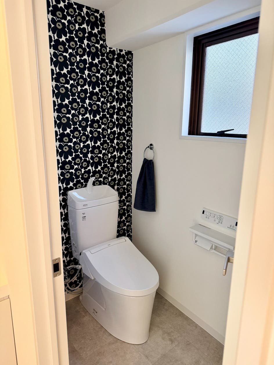 自然光の入る白壁・マリメッコ壁紙の撮影スタジオ！ヘアセット用にシャワー室完備☆ペット撮影にも♪の写真6