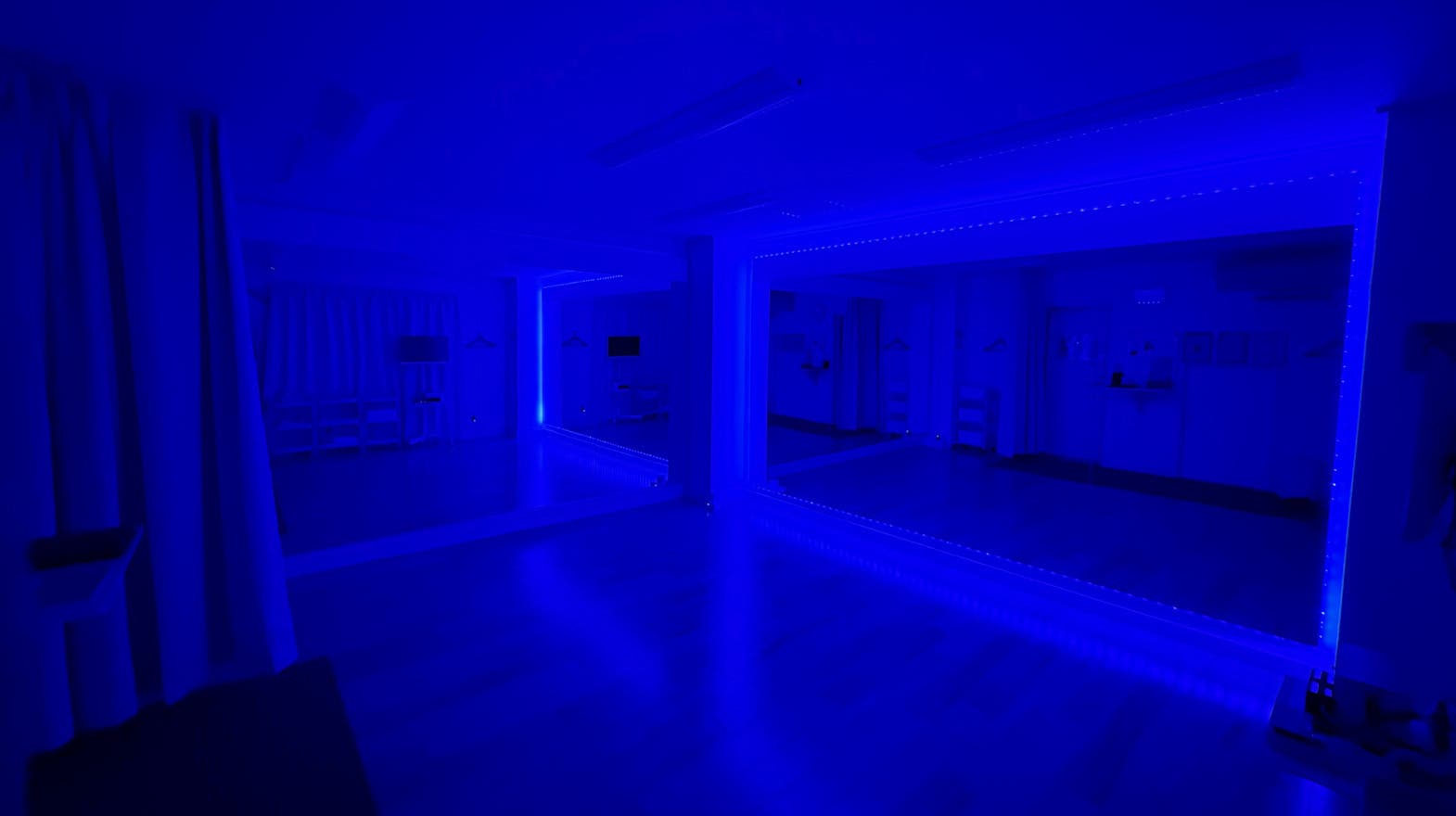 オープン割🎉ダンスに最適個室✨三ノ宮駅徒歩1分｜清潔｜大型2面鏡｜モニター｜更衣室｜無料備品多数｜個人レッスン｜ヨガ｜ダンスの写真6