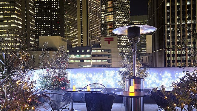 西新宿ビル群の大パノラマ・100㎡家具付き8F+ルーフトップ貸切 新宿駅6分(場所貸しのみ・飲食物のご提供は別途ご相談ください)の写真1