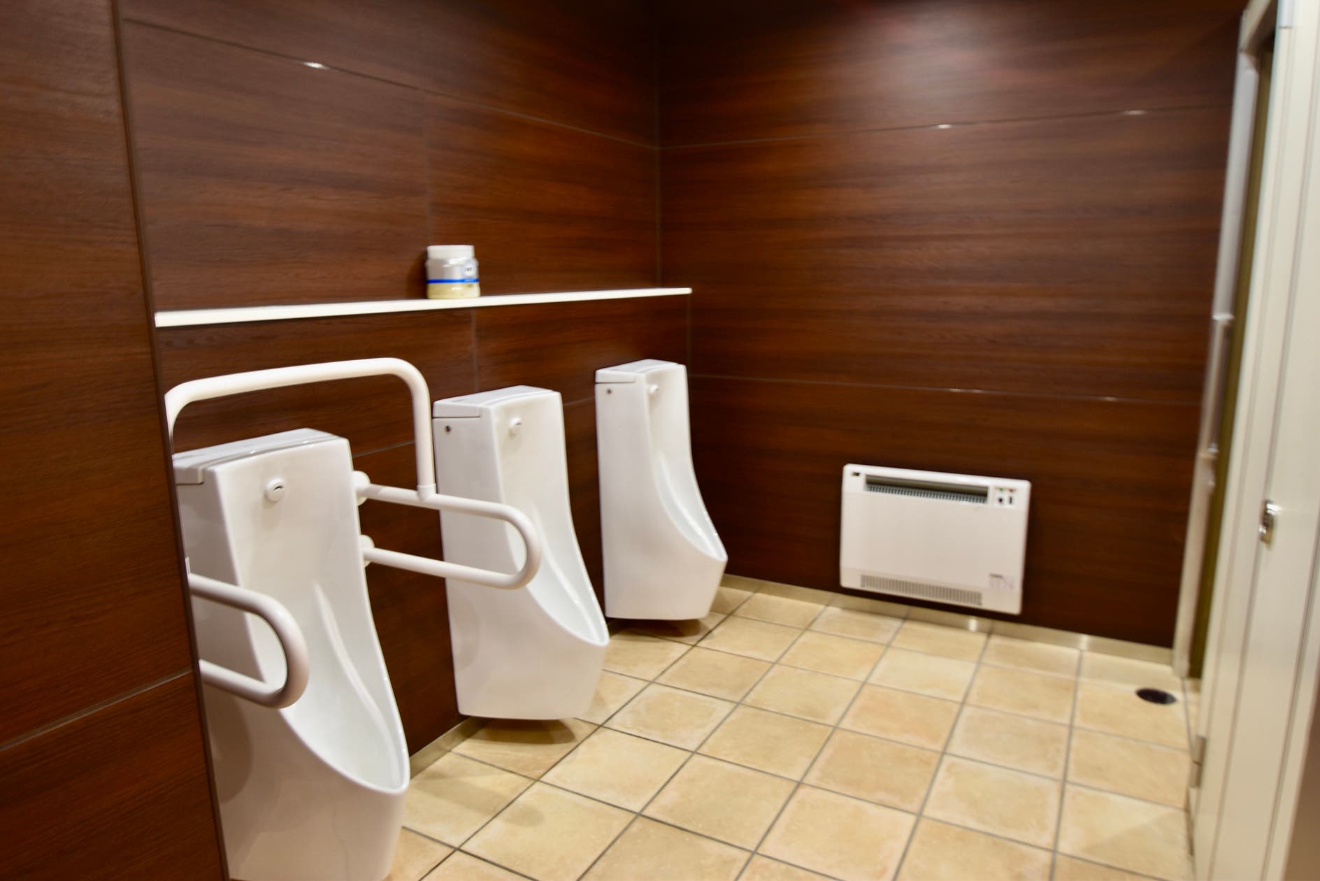 【トヨタモビリティ富山 五福】五福末広町駅より徒歩１分！完全個室！商談、面談、研修、勉強会、ワークショップ、作業 などに！の写真7