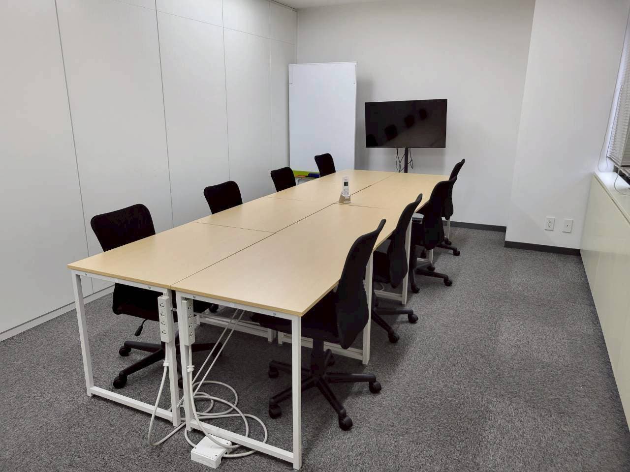 〈会議室D〉大井町駅徒歩２分 | 最大8名 | WEB会議・研修・面談に最適 | モニタ・ホワイトボード| 光回線wifi  の写真2