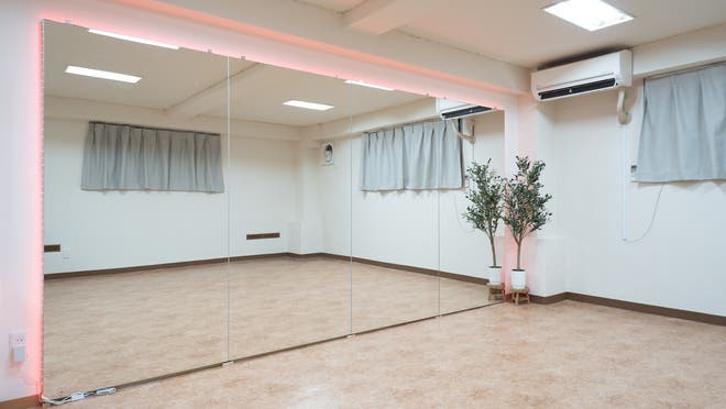 【🎉NEW OPEN割引🎉】ダンス・舞台稽古・撮影などで使える1階スタジオ/高円寺駅7分/大型鏡5面/41㎡・15名利用可の写真4