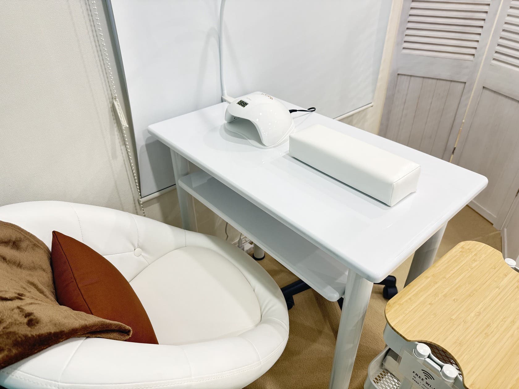 【関内駅徒歩2分】【横浜市】ネイル専用レンタルサロンMieux Cブース｜(×貸切)(横浜駅から2駅)アクリル可の写真2