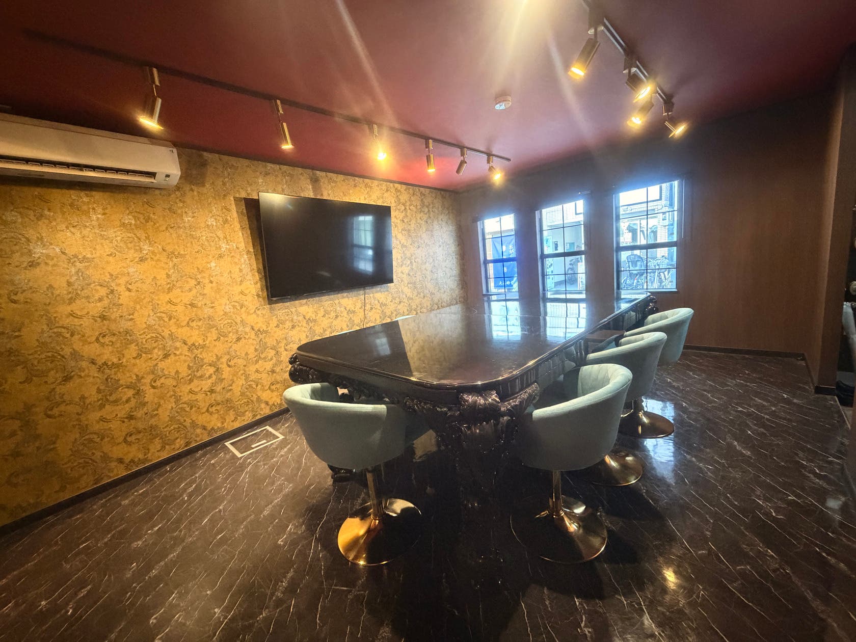 ♠️❤️【一棟貸切】お酒飲みながら大テーブルでゲーム(ポーカーセット＆シート)完備｜仲間だけで遊べる完全プライベート空間🃏の写真5