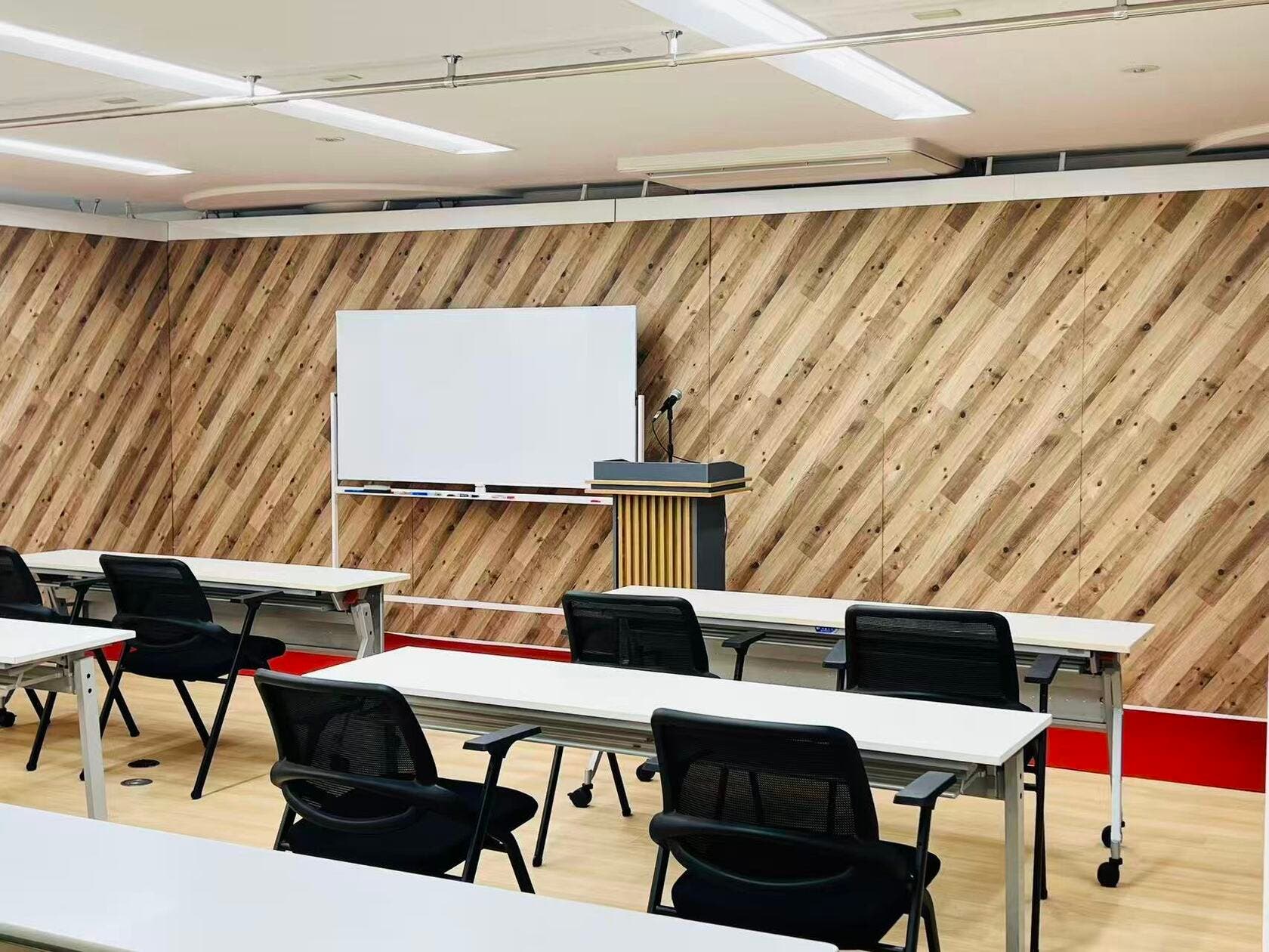 牛込神楽坂駅から徒歩7分【最大45名】67㎡｜77インチ大型モニター完備｜控室2部屋｜文化イベント・会議・セミナーに最適の写真1