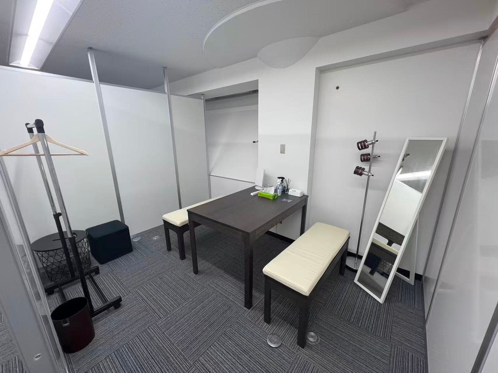 牛込神楽坂駅から徒歩7分【最大45名】67㎡｜77インチ大型モニター完備｜控室2部屋｜文化イベント・会議・セミナーに最適の写真3