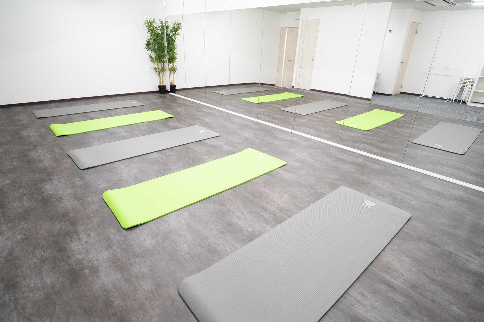 【✨WiFi未整備のためプレオープン価格✨】広々踊れるスタジオ｜6.4m鏡・更衣室完備・備品無料｜24時間営業中の写真7