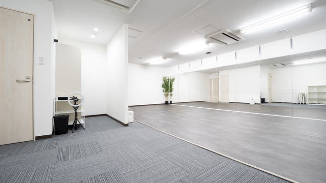 【✨WiFi未整備のためプレオープン価格✨】広々踊れるスタジオ|6.4m鏡・更衣室完備・備品無料|24時間営業中の写真10