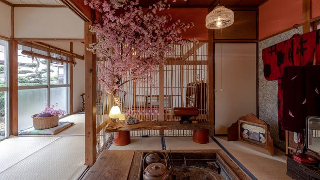 インドア花見・桜🌸・こたつ・自然光・ちゃぶ台・卒業・浴衣・レンタル着付・懇親会・生配信・火鉢・ポートレイト・古時計の写真1