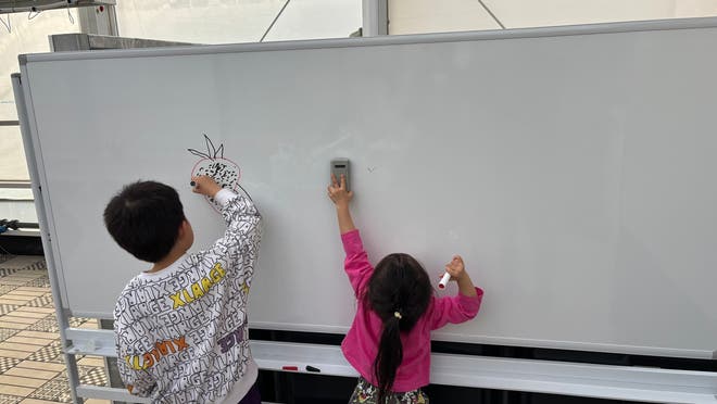 天井7.5mから苺が吊り下がる「苺空間」を多目的に利用可能。貸切パーティー、会議、TV映画撮影、料理スタジオ、フォト婚その他の写真14