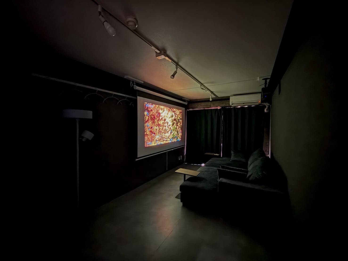 2月リニューアルOPEN✨池袋駅５分｜大型スクリーン｜24h｜DVDプレーヤー｜最大10名｜おうちシアター_404の写真5