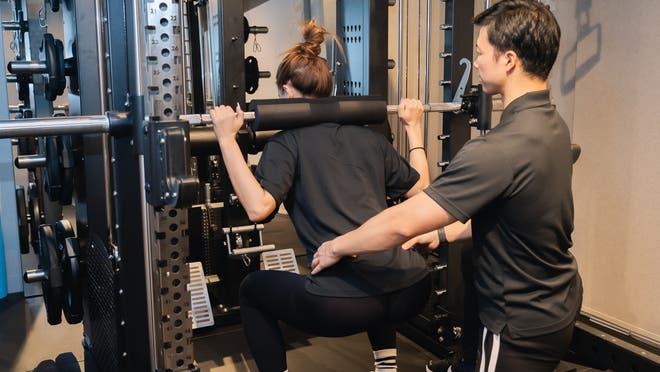 近鉄四日市駅東出口より徒歩2分!パーキングも多くアクセス良好なレンタルジム!パーソナルトレーニングやストレッチ、合トレに最適!の写真2